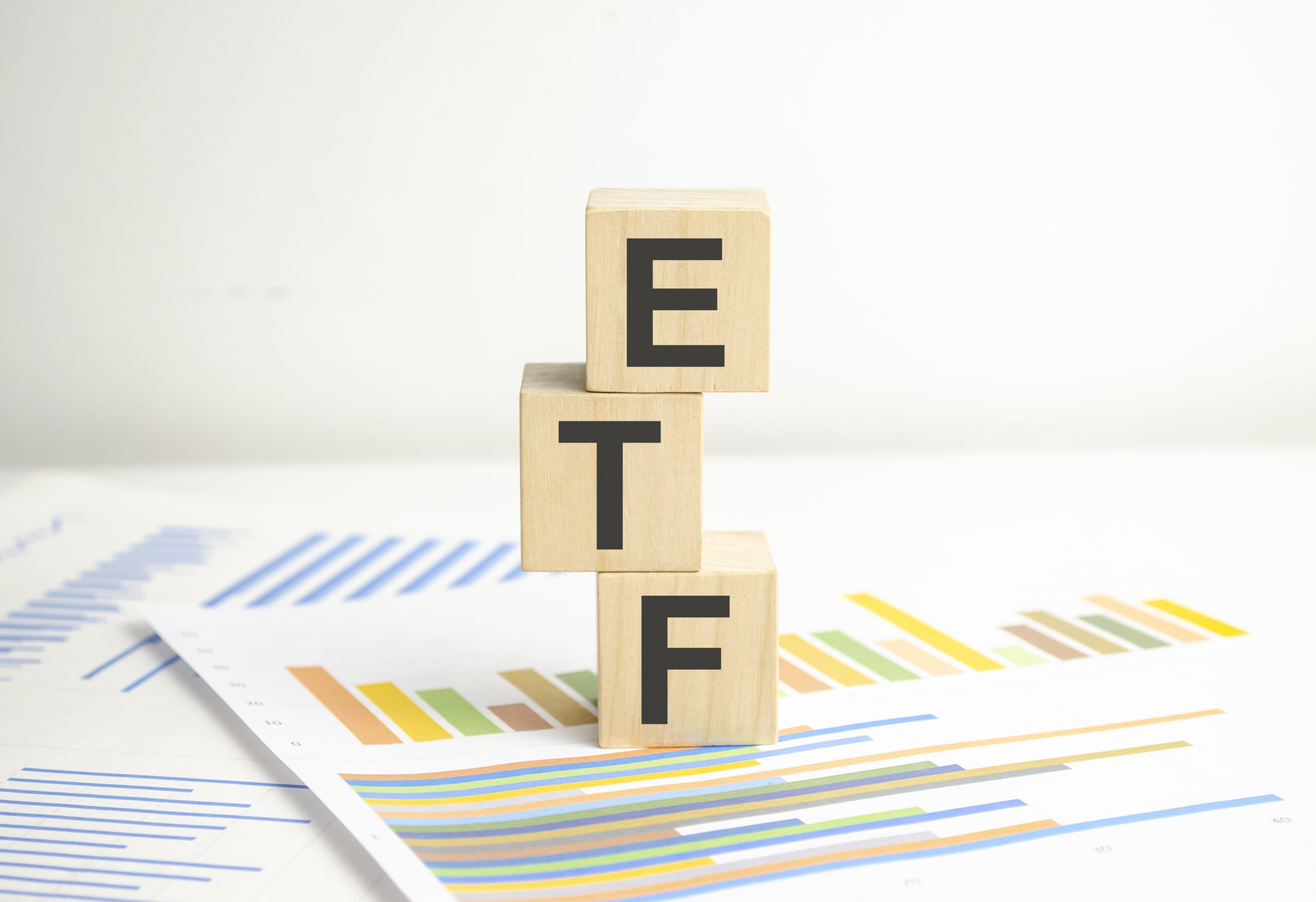ETF Investing Made Easy: A Beginner’s Guide to Building Wealth - Adaremit